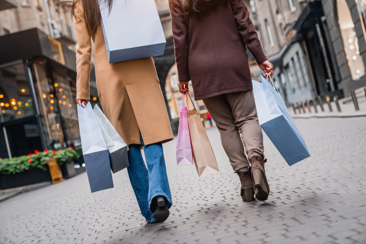 US Consumers Defy War-Driven Economic Pressures as Retail Spending ...