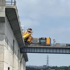 Crane Tips Over At Fort Randall Dam – [your]NEWS