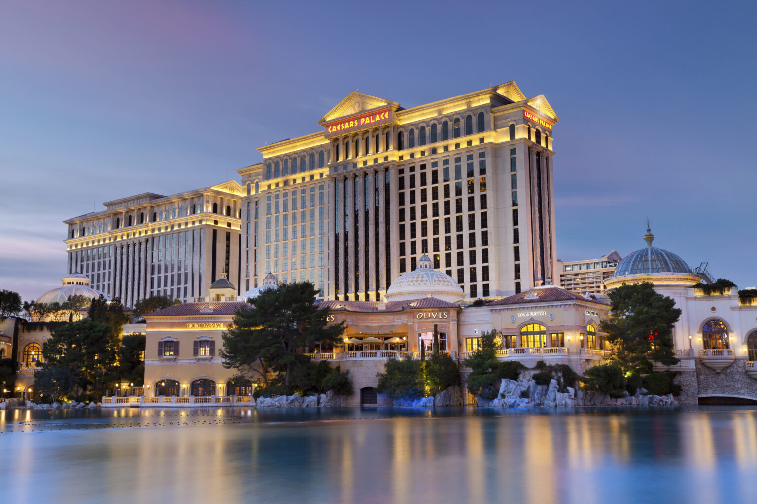 Fertitta Moves to Take Caesars Entertainment Private in Landmark $17.6 ...