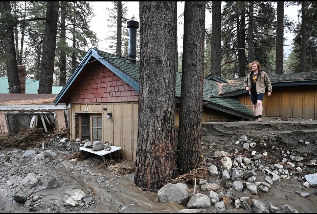 Powerful Holiday Storm Batters Southern California, Raising Flood and ...