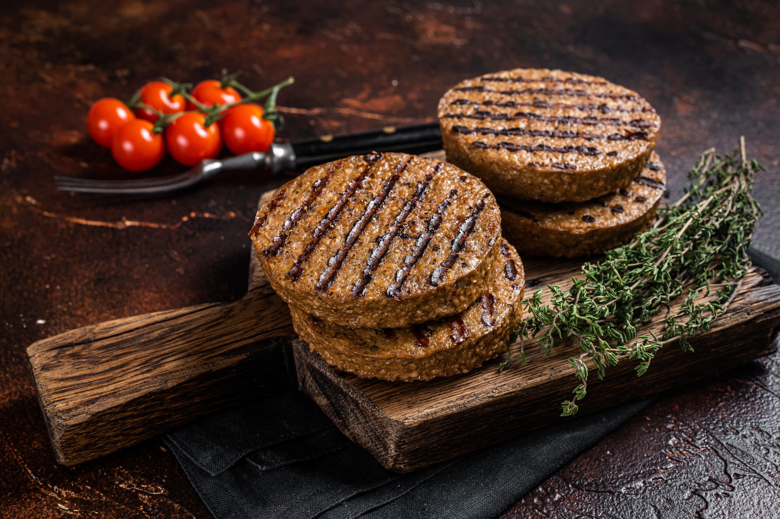 Lab-Grown Meat Sparks Alarms Over Cancer Risks, Secrecy, and Regulatory ...