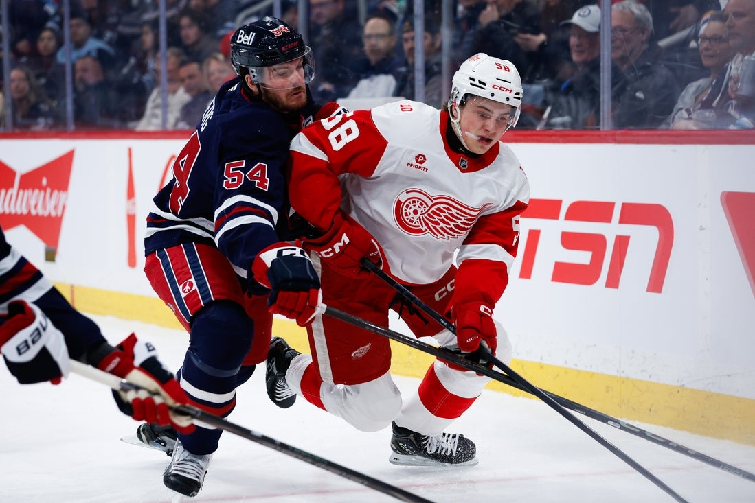 Red Wings score 4 goals in 3rd to beat Jets – [your]NEWS