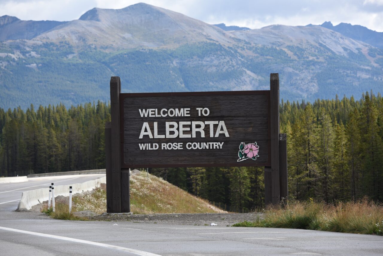 Report Alleges U.S. Officials Held Private Meetings With Alberta ...