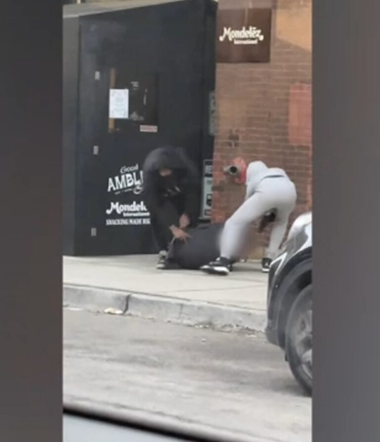 Broad Daylight Armed Robbery Caught on Video in Chicago’s Fulton Market ...