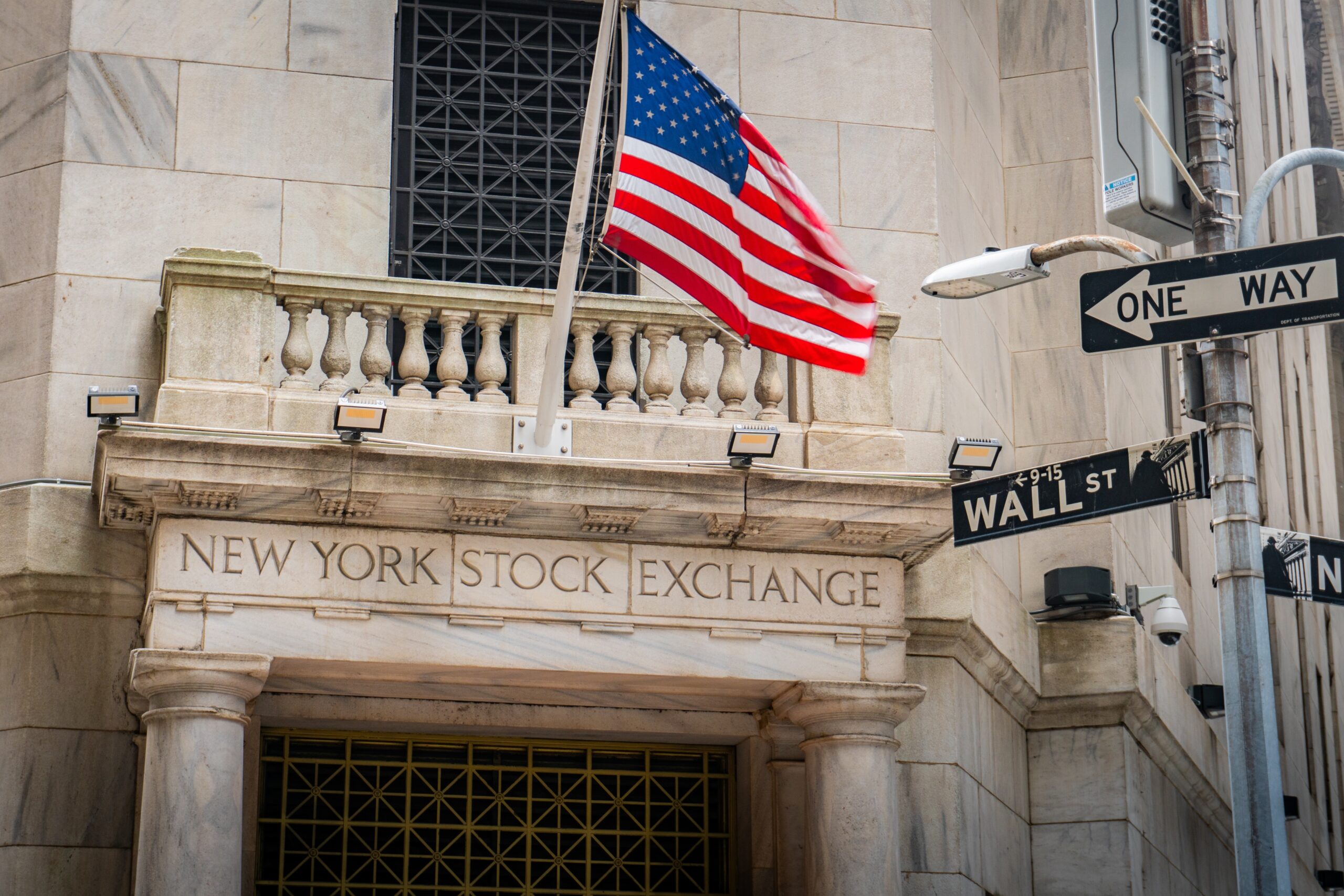 Wall Street Rebounds as Falling Oil Prices and Treasury Yields Boost ...