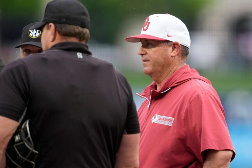 Oklahoma rallies late, stuns No. 2 Georgia Tech in regional final ...